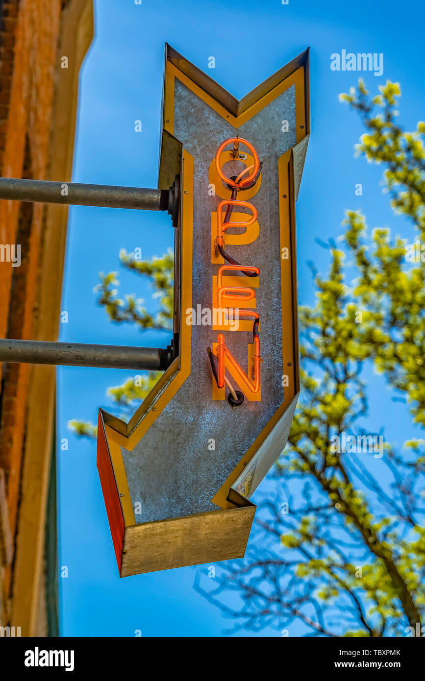 Neon arrow open hi-res stock photography and images - Alamy