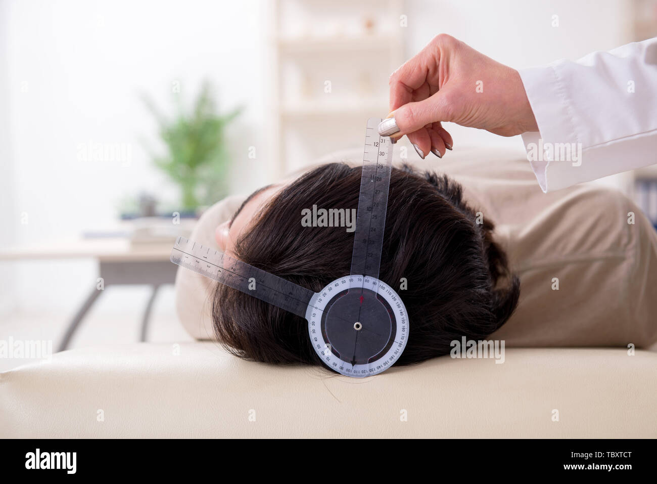Female doctor checking patient's joint flexibility with goniometer ...