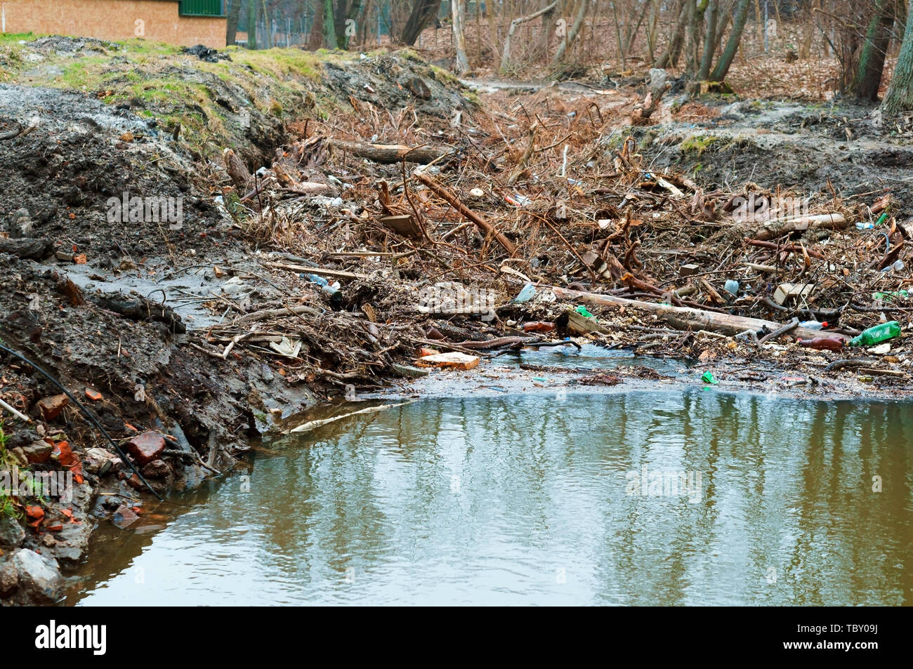 Garbage pollution river hi-res stock photography and images - Alamy