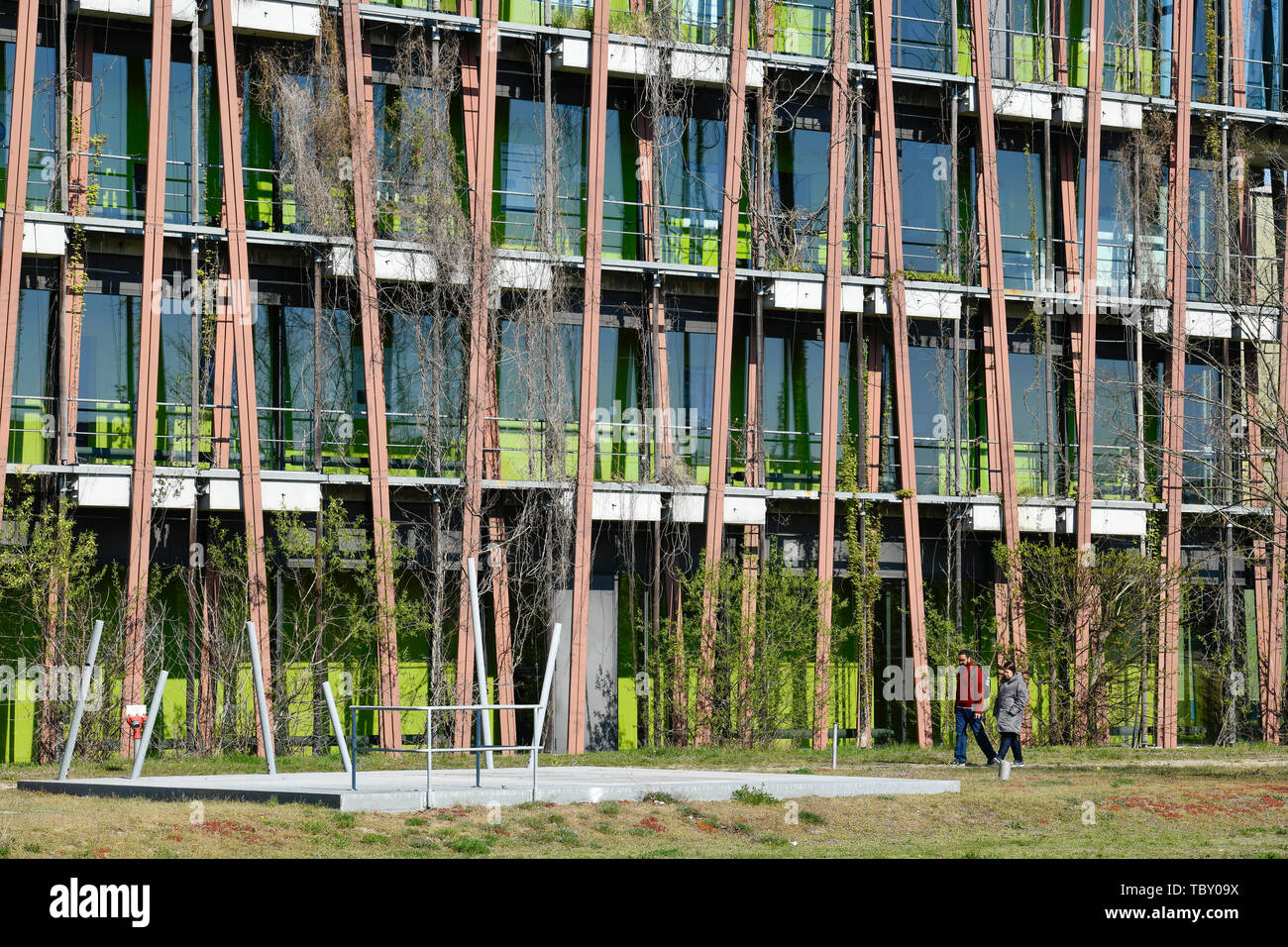 Lise Meitner house: Institute of physics of the Humboldt's university ...
