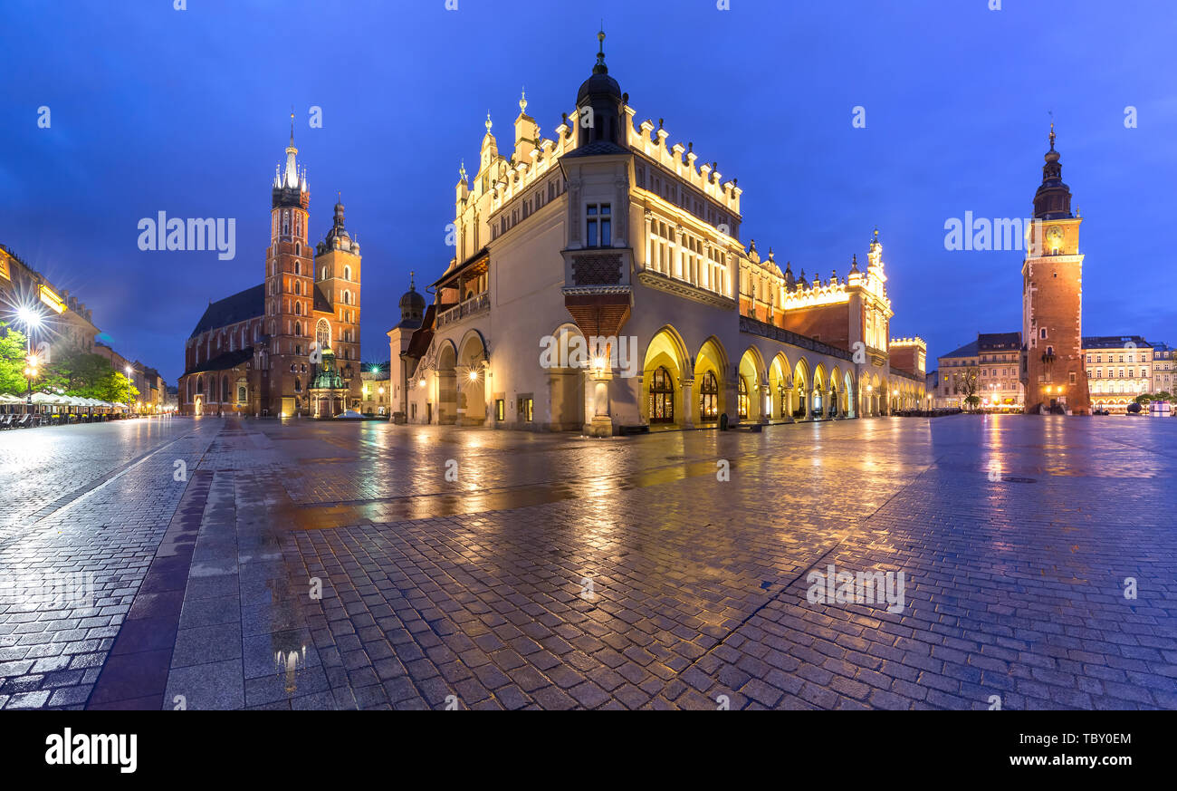 Market square main hi-res stock photography and images - Alamy