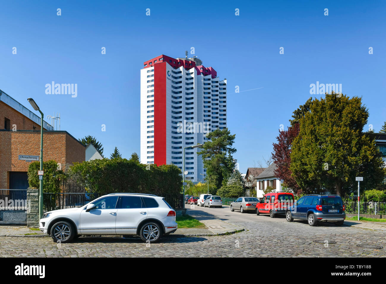Tower block, Zwickauer dam 12, Gropiusstadt, Neukölln, Berlin, Germany ...