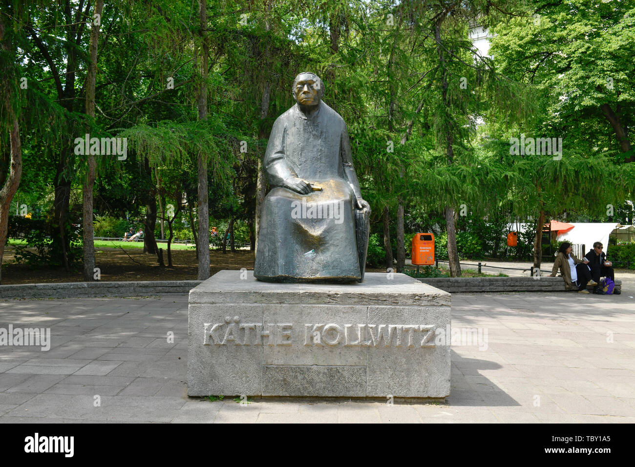 Monument Kate Kollwitz, place Kollwitz, Prenzlauer mountain, Pankow ...