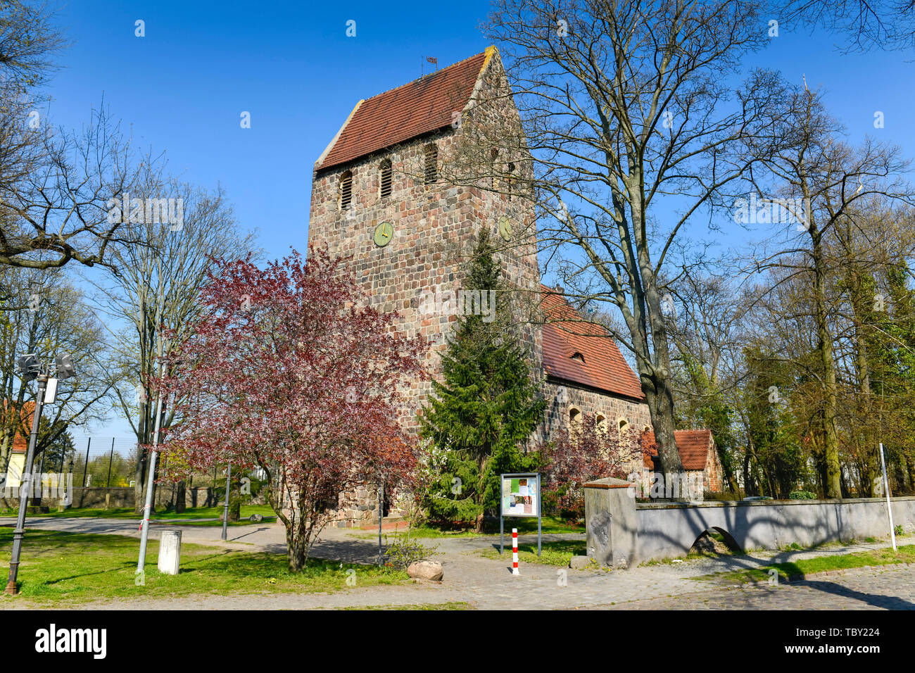 Village church, to old Marien's field, temple court nice mountain ...