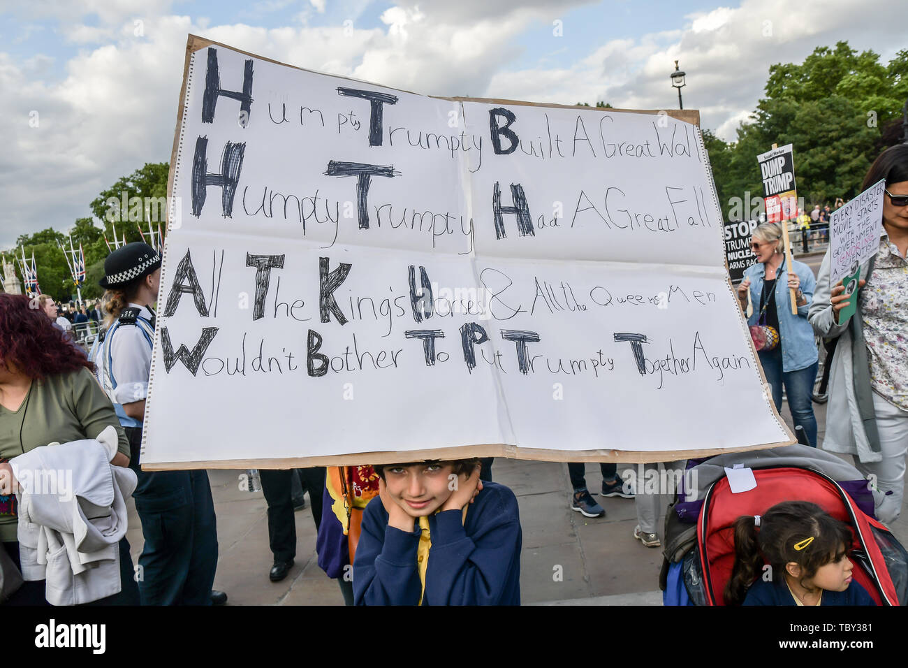 London, UK. 03rd June, 2019. Activists protest of Spoil Trumps Banquet ...