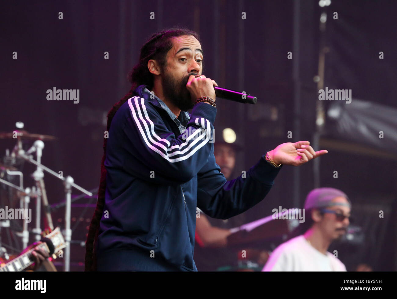 Damian marley hi-res stock photography and images - Alamy