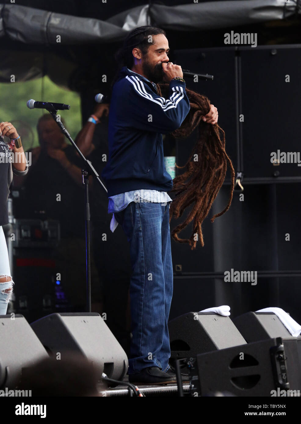 Damian marley hi-res stock photography and images - Alamy
