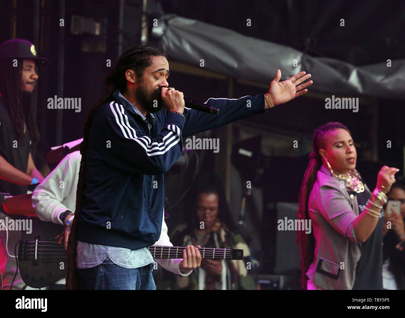 Damian marley hi-res stock photography and images - Alamy