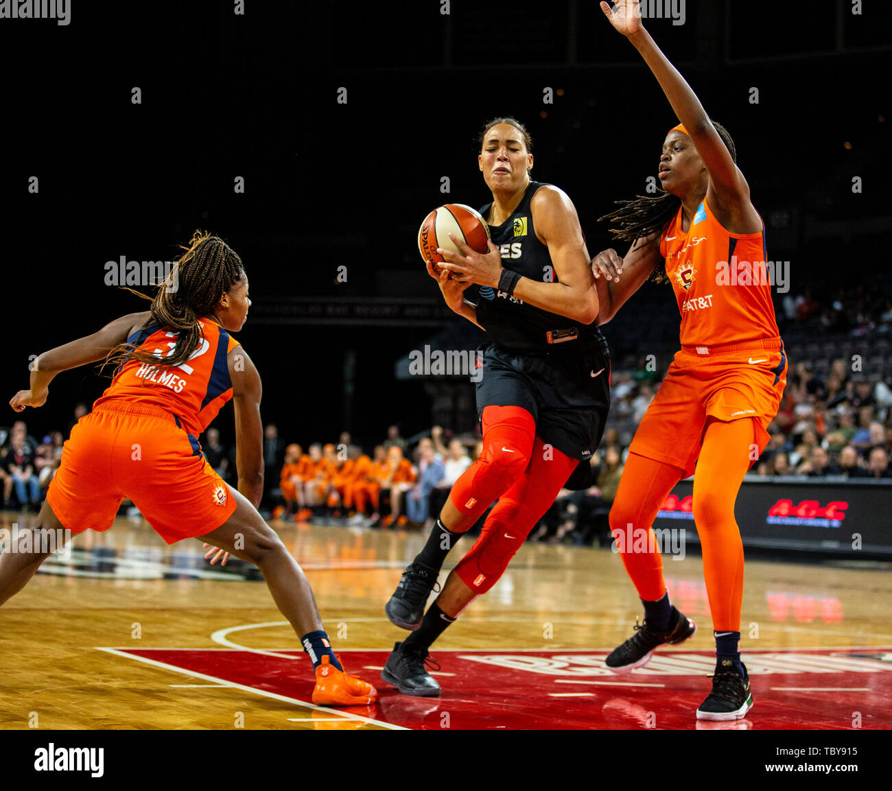 Liz cambage hi-res stock photography and images - Alamy