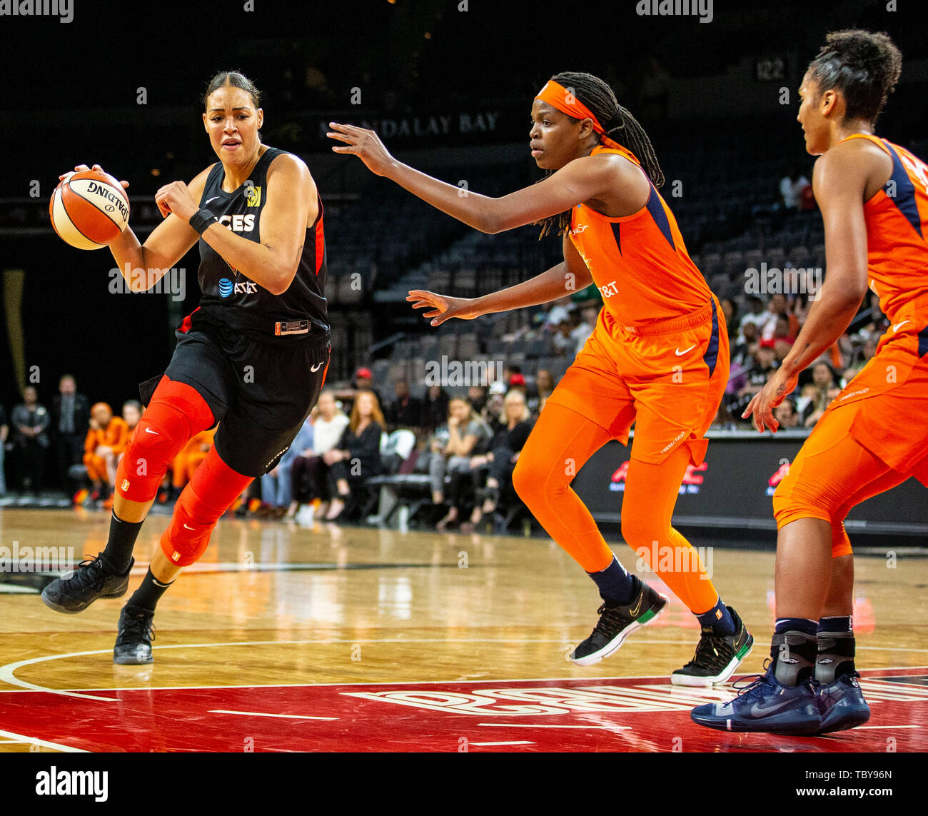 Liz cambage hi-res stock photography and images - Alamy