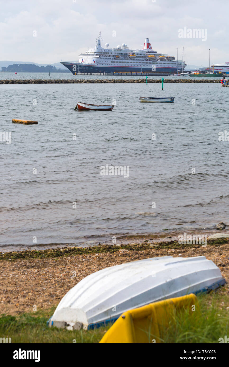 Poole, Dorset, UK. 4th June 2019. D-Day veterans arrive in Poole on MV ...