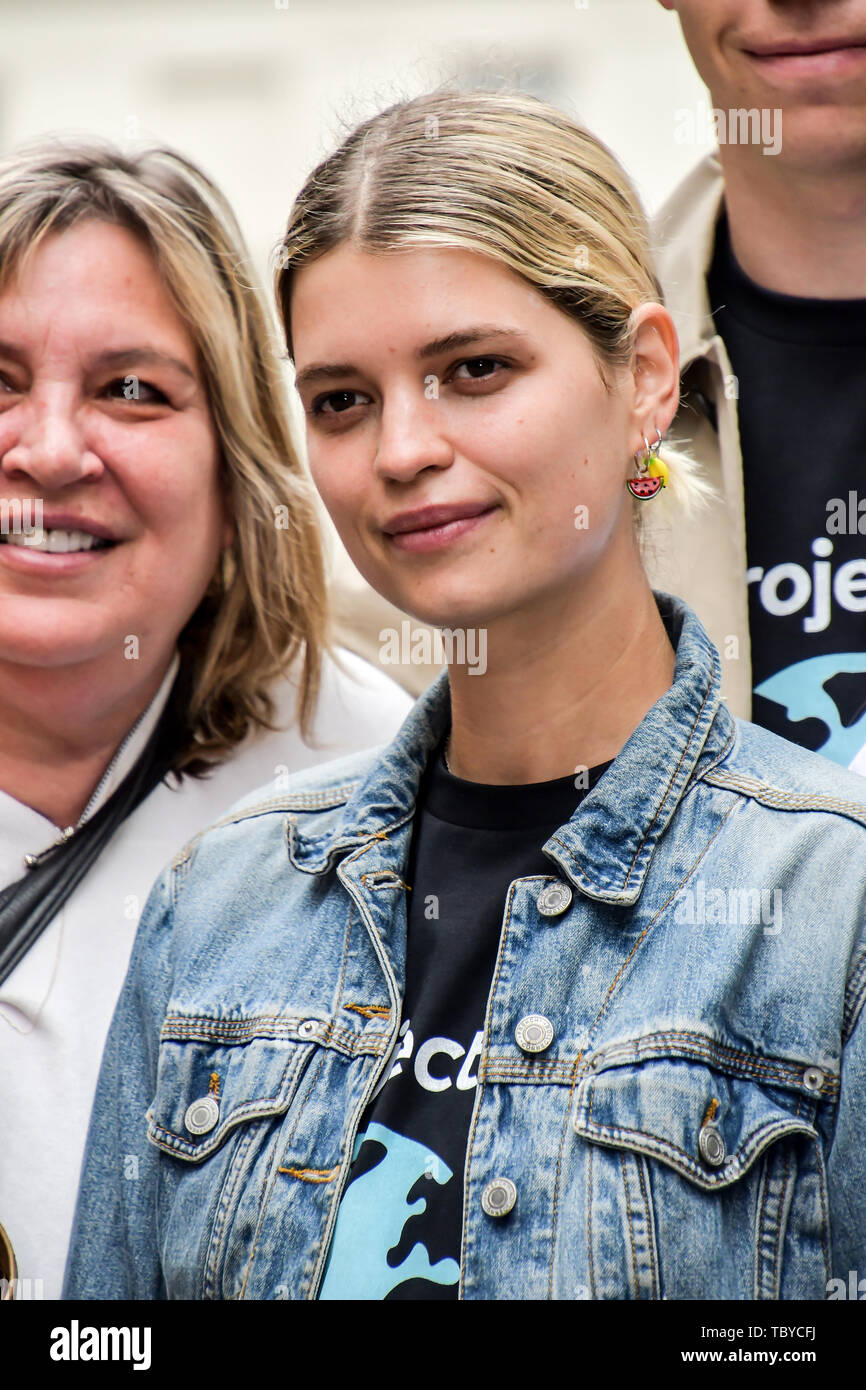 Leah taylor hi-res stock photography and images - Alamy