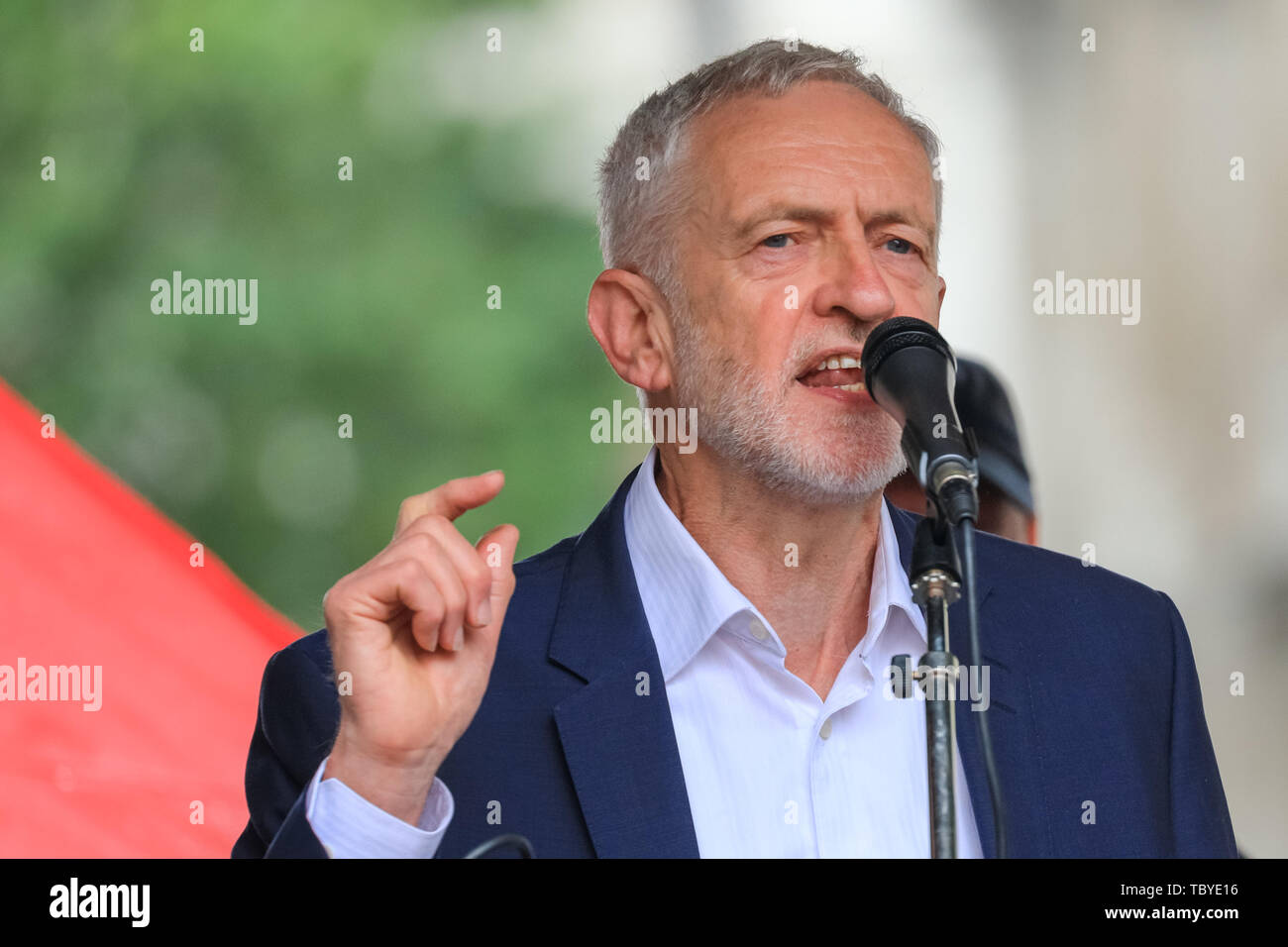 Jeremy corbyn speaks anti trump hi-res stock photography and images - Alamy