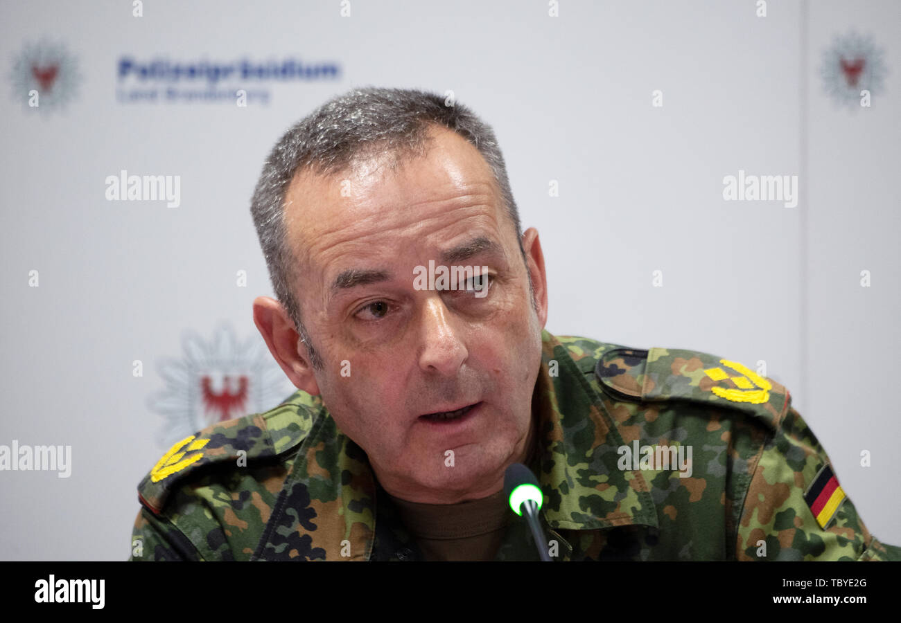 Territorial defence forces hi-res stock photography and images - Alamy