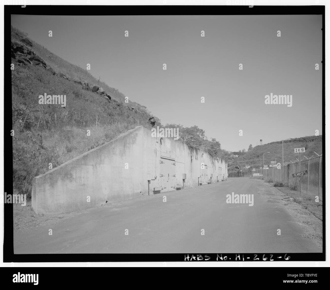 MULTIPLE MAGAZINE STRUCTURE WITH MAGAZINE S 114119. VIEW IS FROM LEFT ...