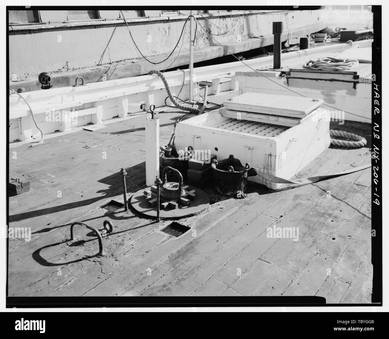 Hatch cover hi-res stock photography and images - Alamy