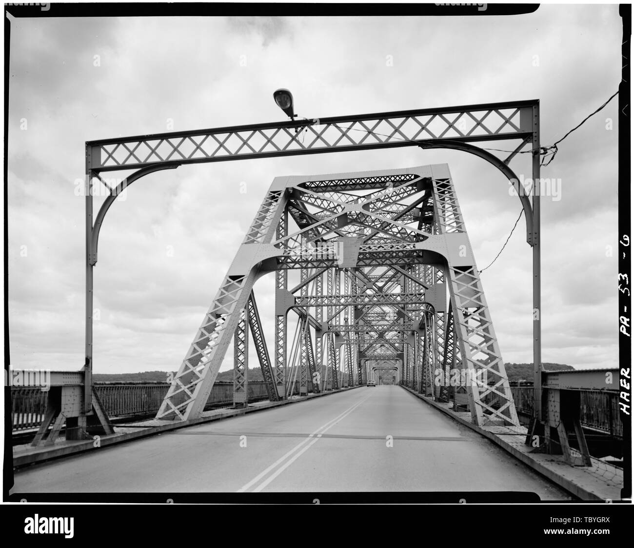 Main span portal, looking north. Sewickley Bridge, Spanning Ohio River ...