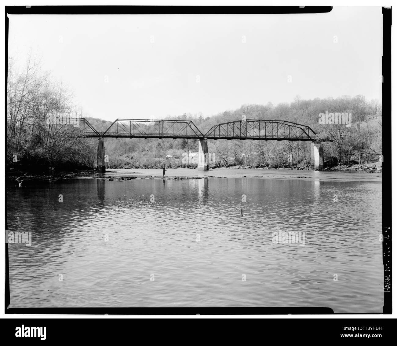 March 1982 ELEVATION OF BRIDGE, VIEW TOWARD NORTHWEST Massengill Bridge ...