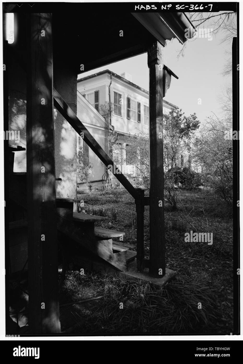 March 1987. VIEW FROM NORTHWEST SHOWING DETAIL OF STAIR AT SOUTHWEST ...