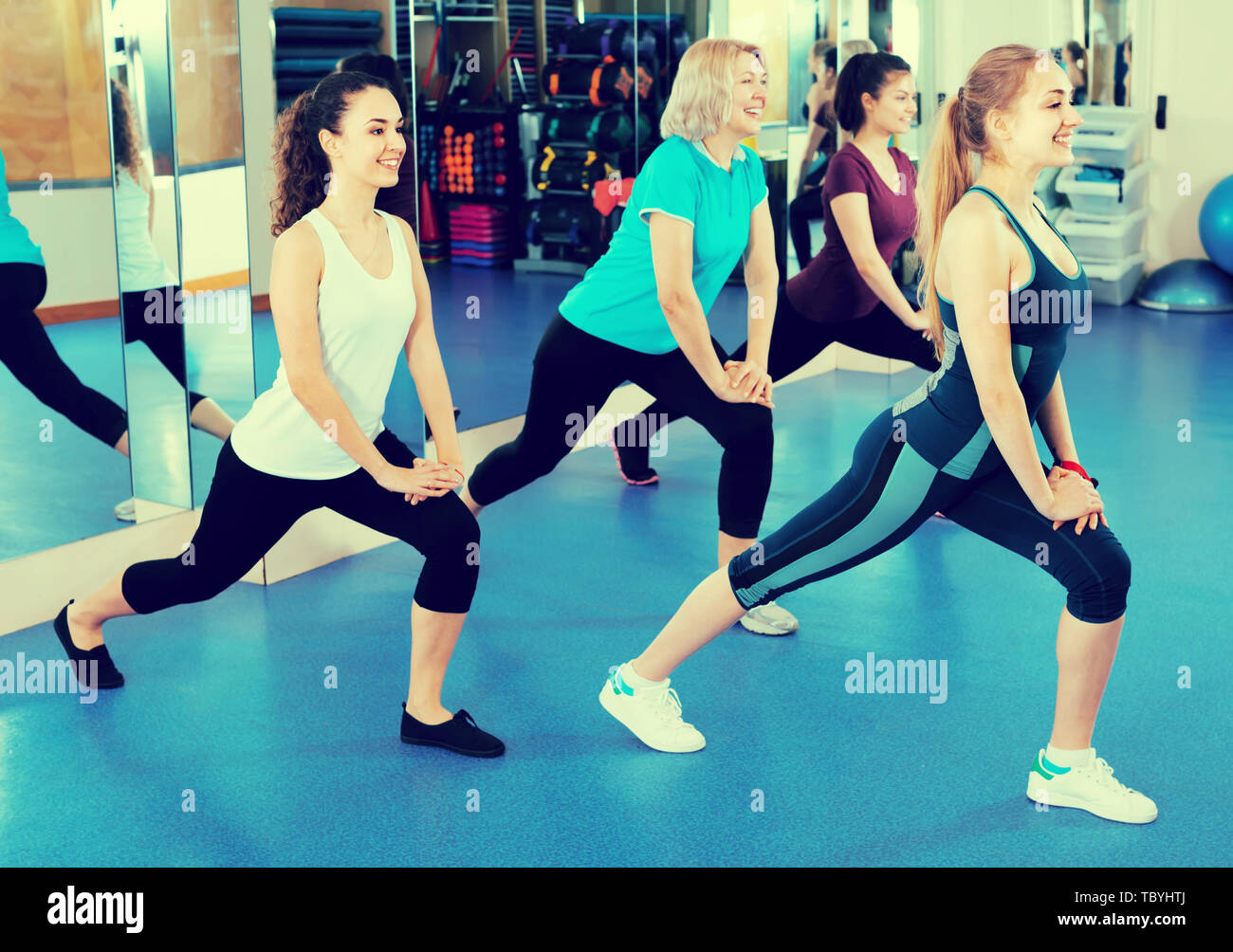 Gymnastic class hi-res stock photography and images - Alamy