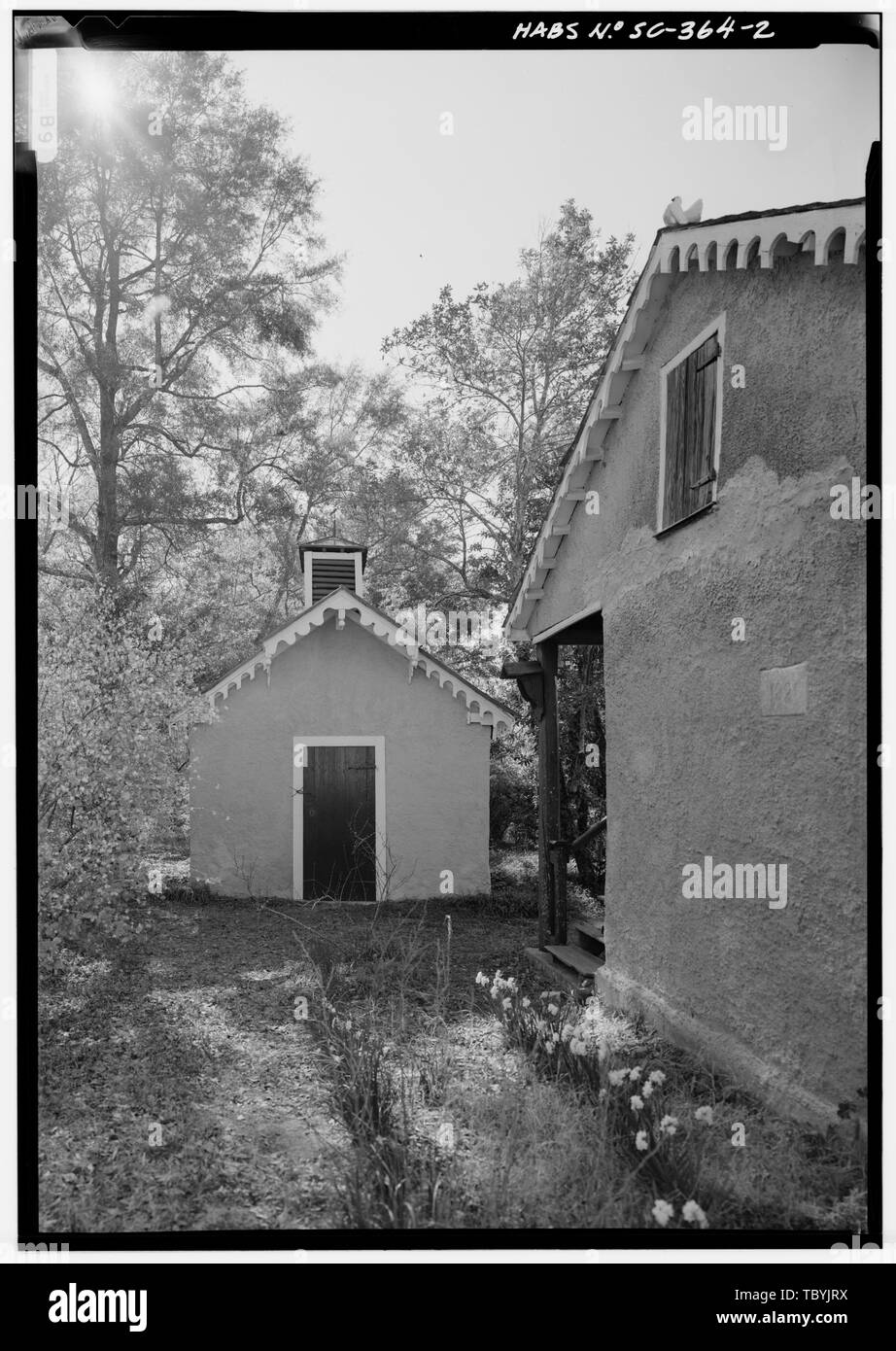 May 1985. EAST (FRONT) FACADE. (KitchenStorehouse building to right in ...