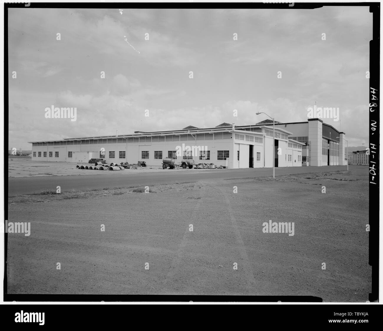 Mike Saunders, Photographer October 1991 SIDEFRONT VIEW OF BUILDING NO ...