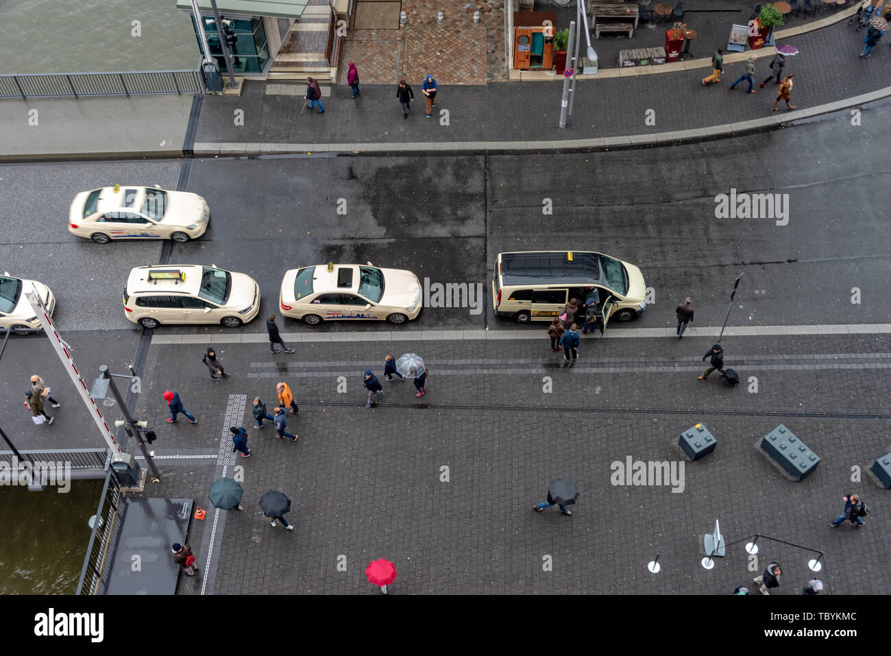 People and taxi Stock Photo - Alamy