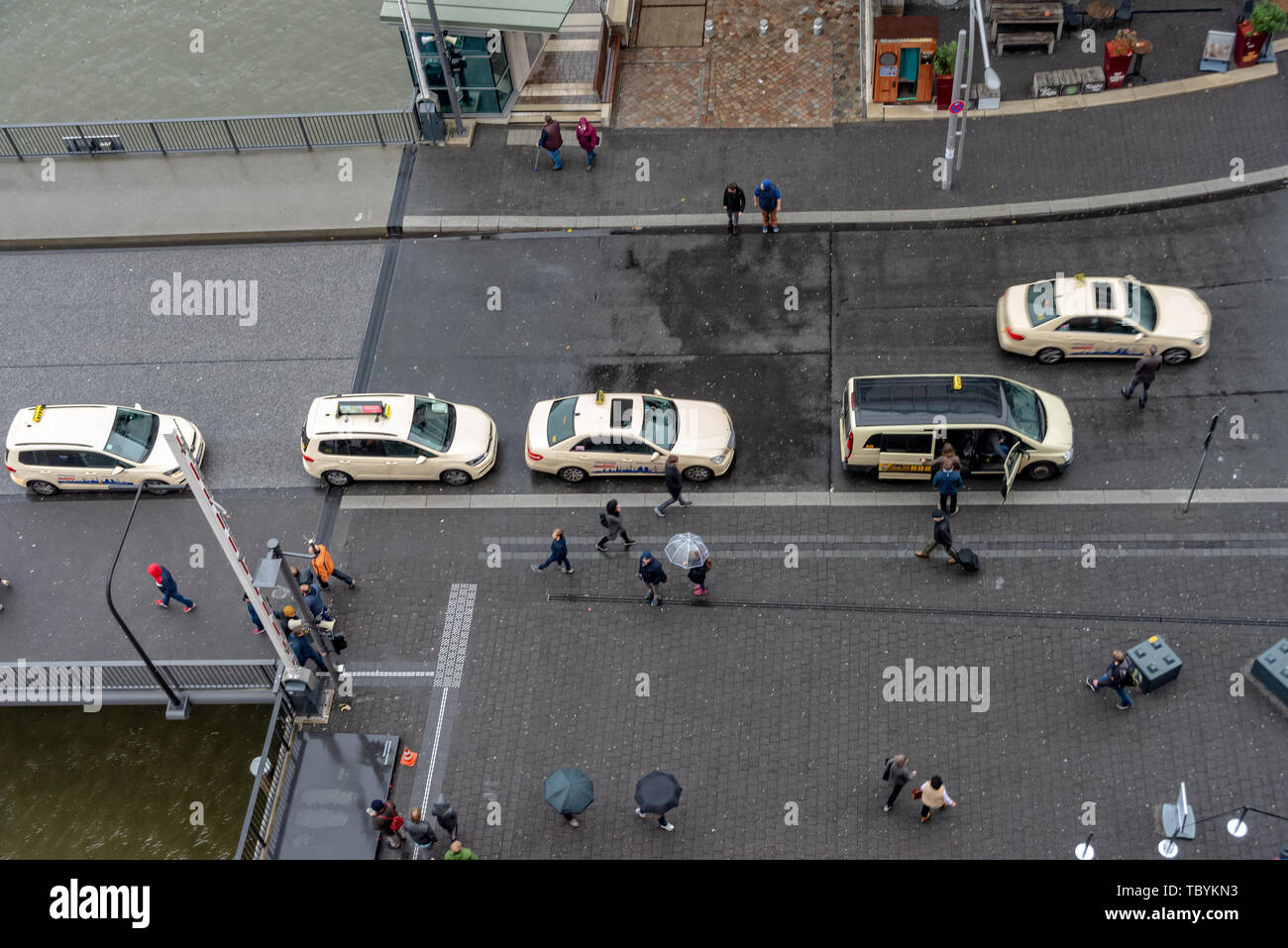 People and taxi Stock Photo - Alamy