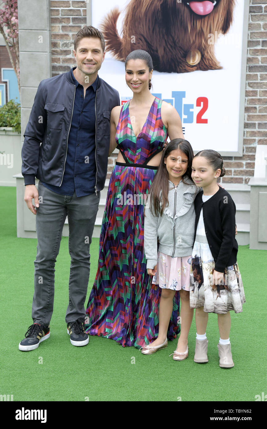 Sebella rose winter and eric winter hi-res stock photography and images ...