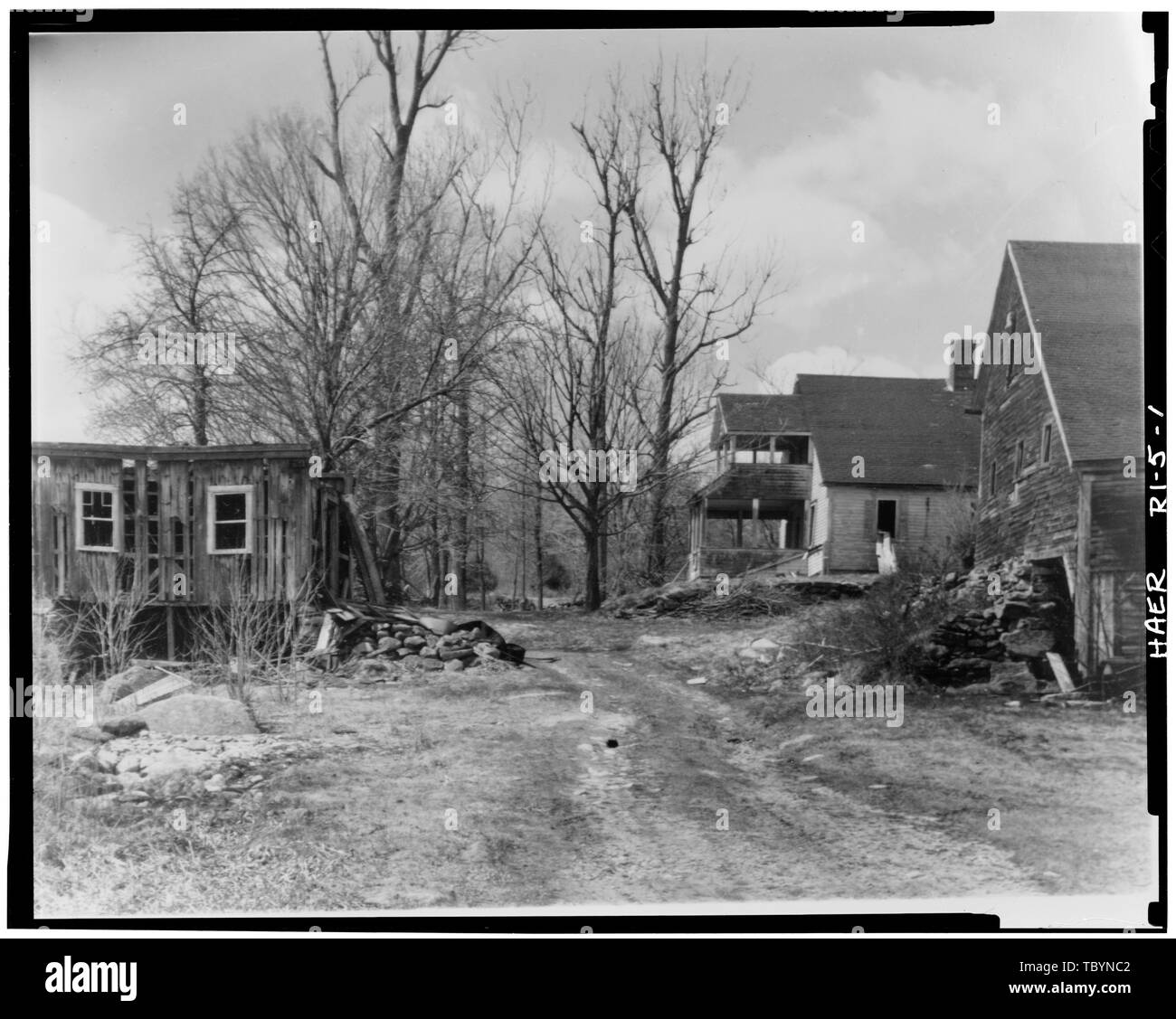 NELSON PLANTE FARM, LOOKING NORTH TOWARD CORN CRIB, FARMHOUSE AND BARN ...