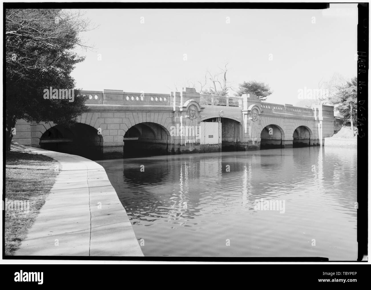 Tidal basin bridge features hi-res stock photography and images - Alamy