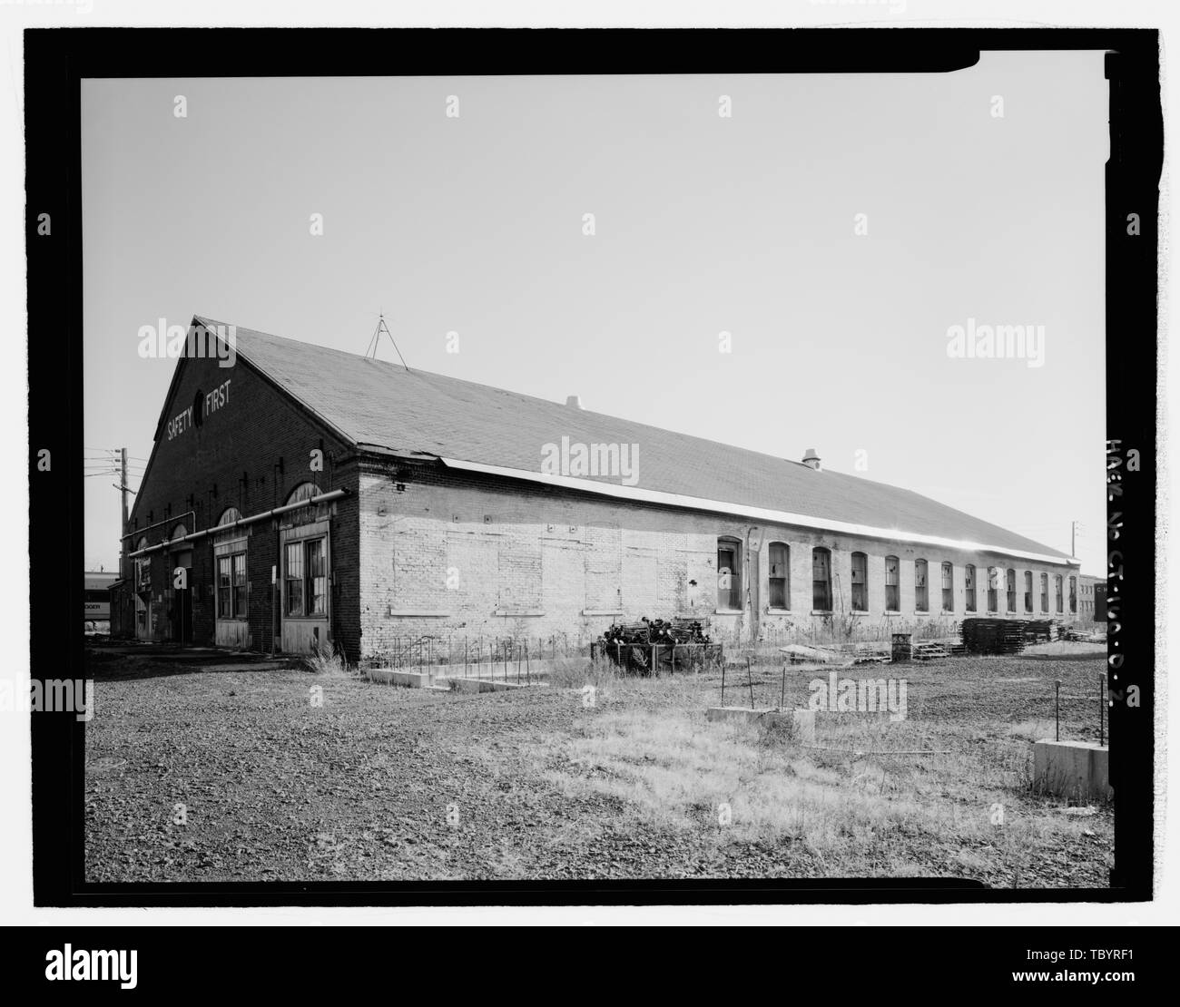 NORTH AND WEST ELEVATIONS, CAMERA FACING SOUTH. New Haven Rail Yard ...