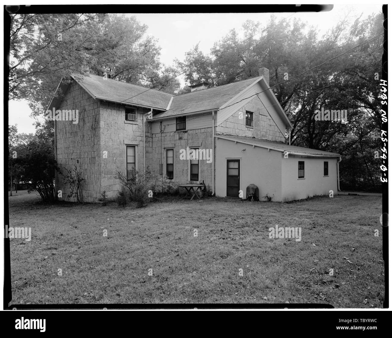 NORTH CORNER OF BUILDING. Fort Riley, Building No. 123, 123 Huebner ...