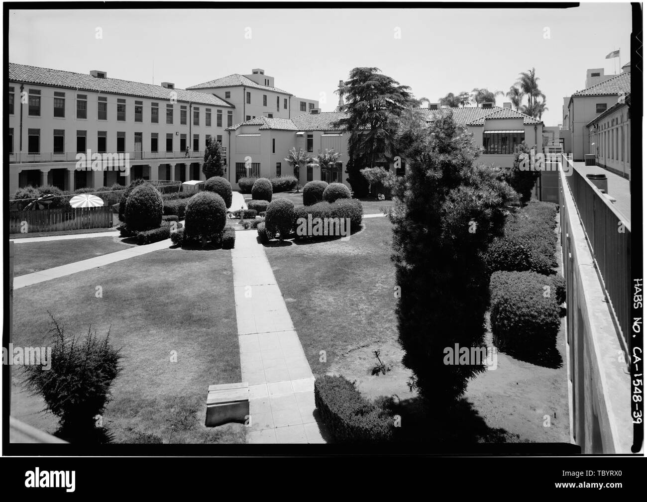 NORTH COURTYARD FROM BALCONY LOOKING SOUTHEAST U.S. Naval Hospital ...