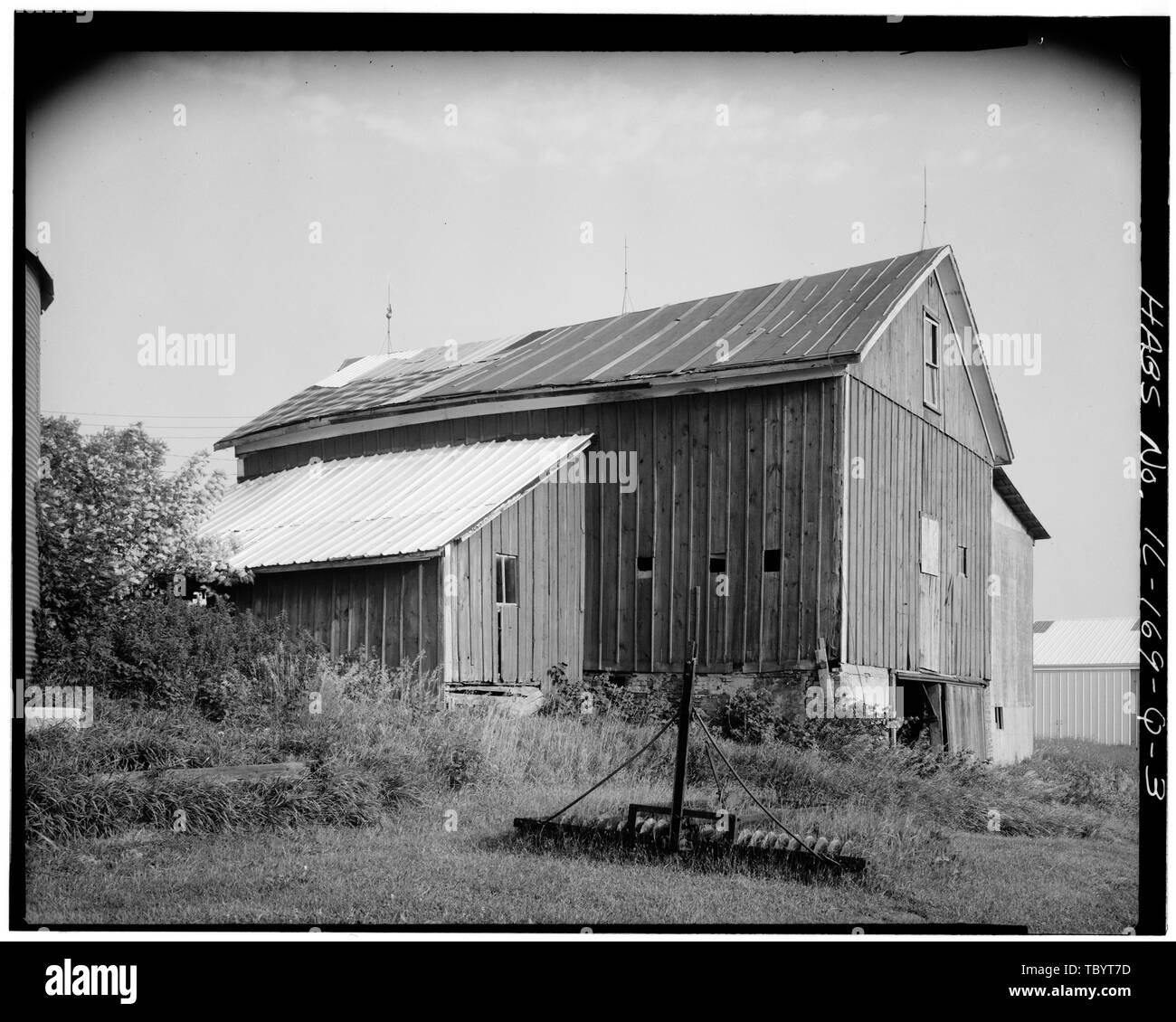 Historical barn on hill hi-res stock photography and images - Alamy