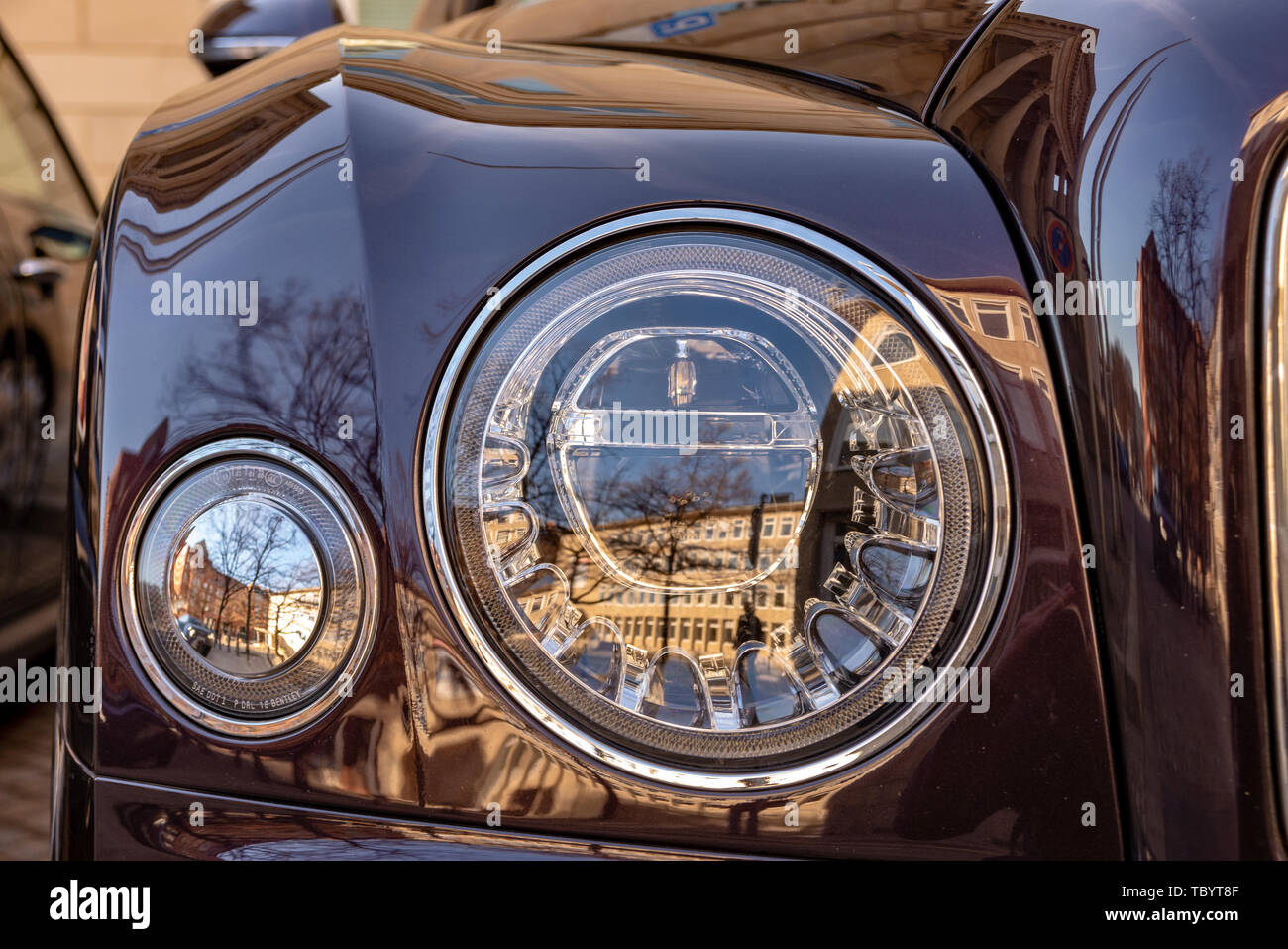Bentley headlights in sunshine Stock Photo - Alamy