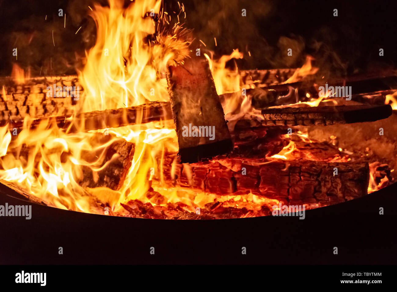 Big campfire with blazing flames Stock Photo - Alamy
