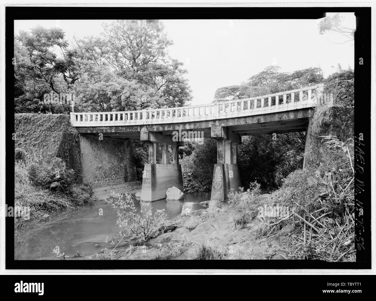 Na'ili'iliha'ele Bridge downstream view inside of curve, north side of ...