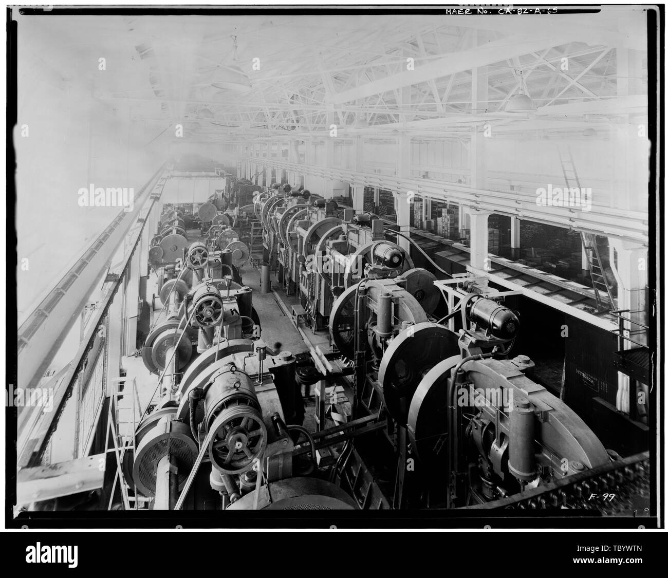 Warehouse with railroad cars hi-res stock photography and images - Alamy