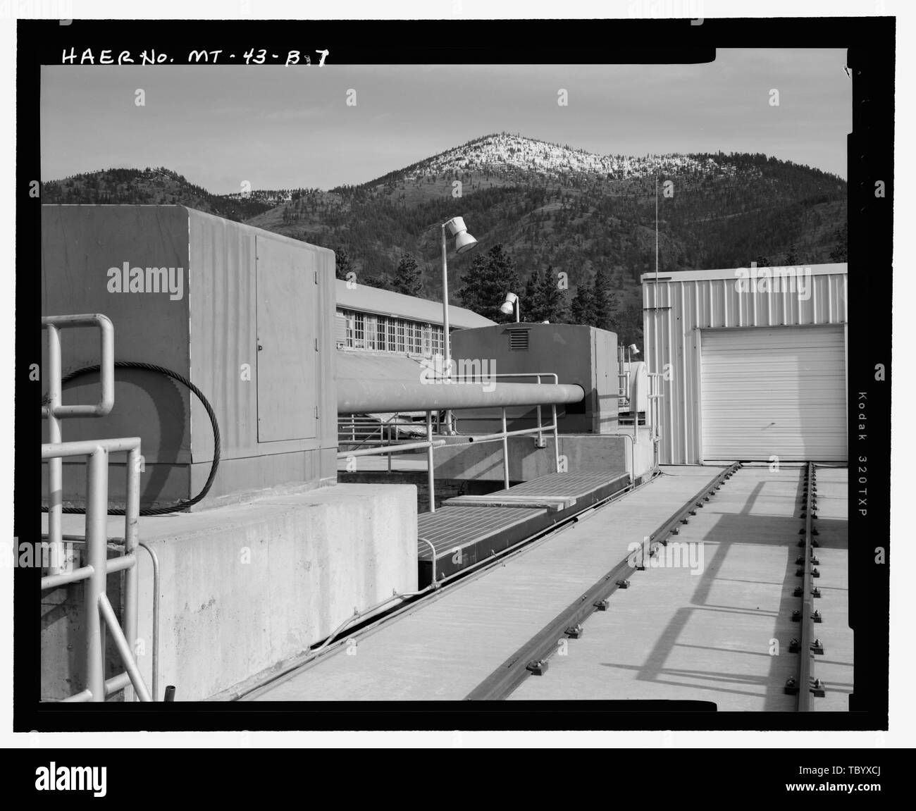 Overflow gate hi-res stock photography and images - Alamy