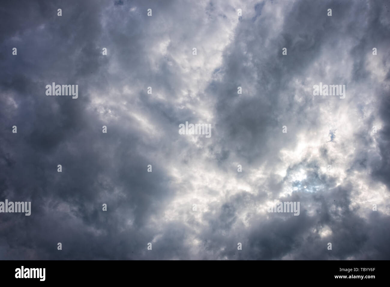 Thick clouds above ocean hi-res stock photography and images - Alamy
