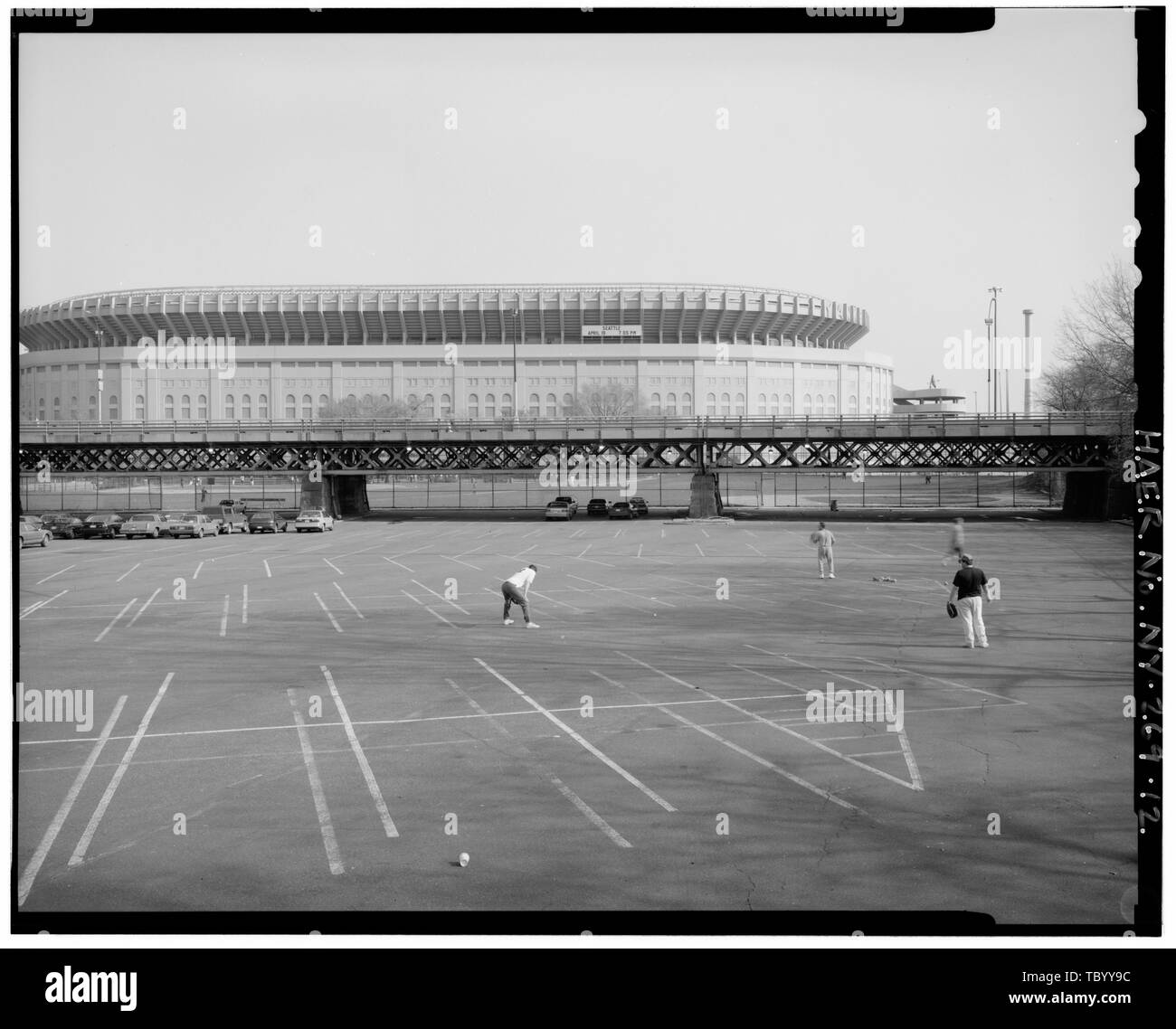 North elevation of Jerome Avenue approach spans Macombs Dam Bridge ...