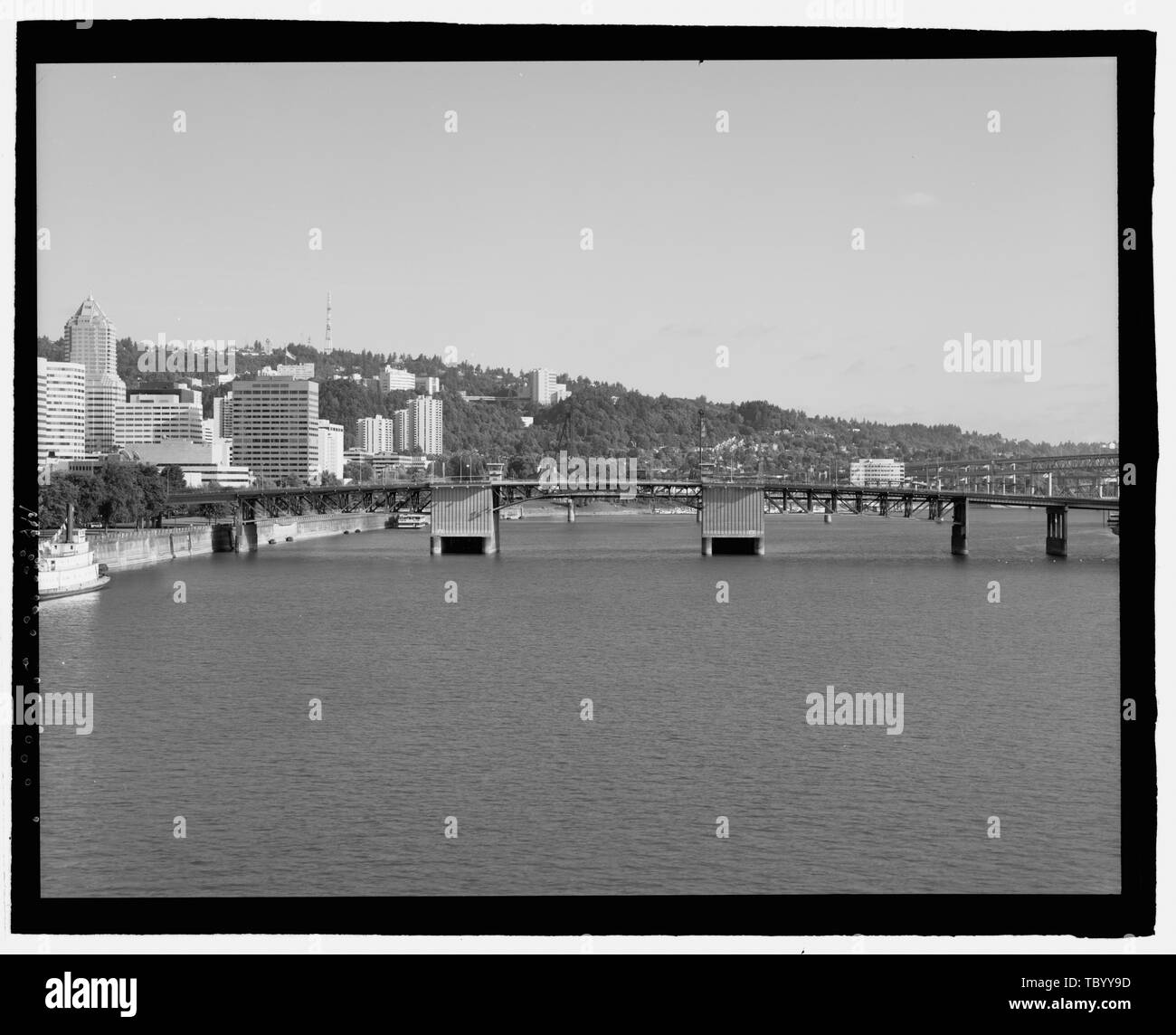 Morrison bridge Black and White Stock Photos & Images - Alamy