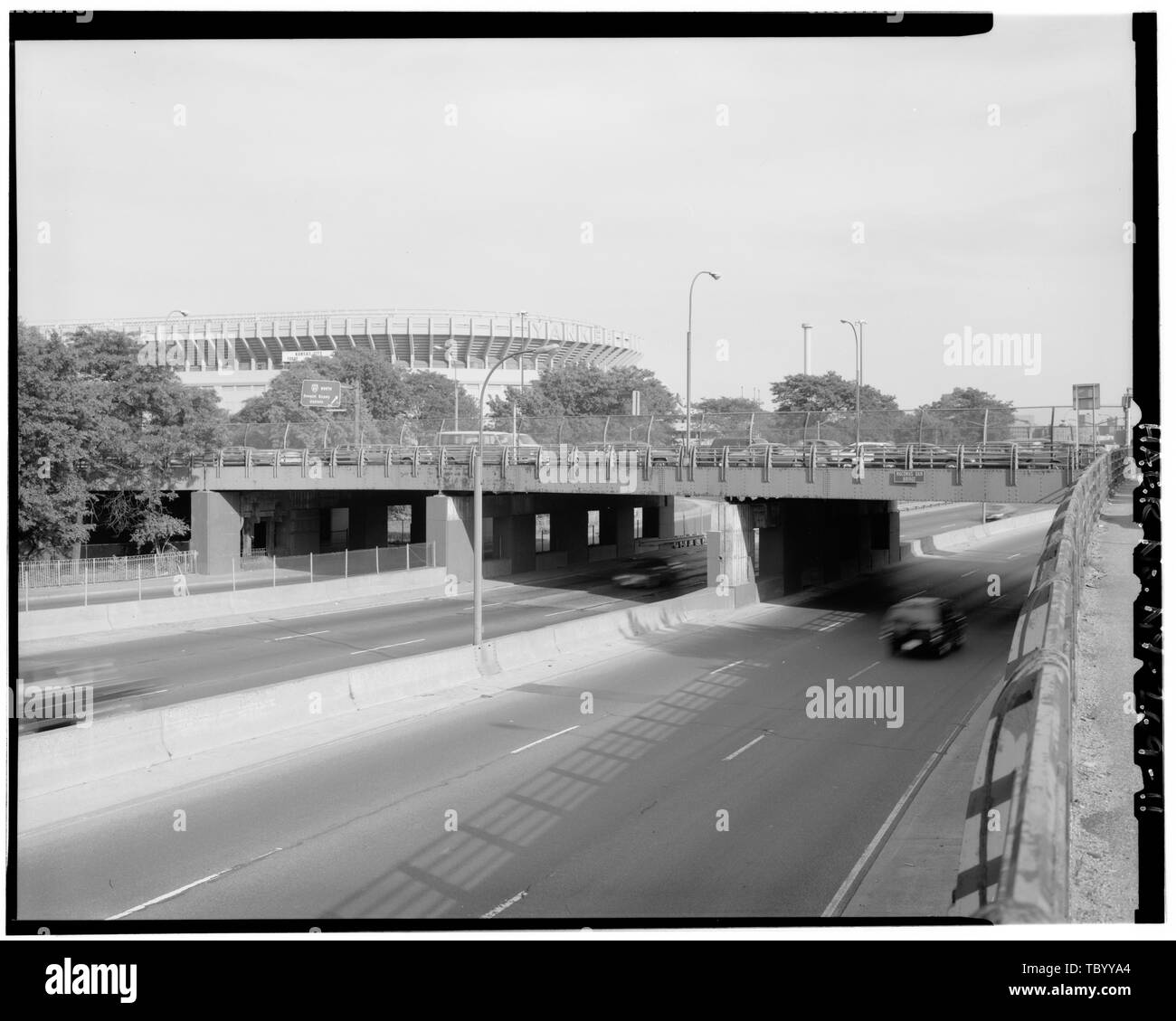 North elevation of east approach spans Macombs Dam Bridge, Spanning ...