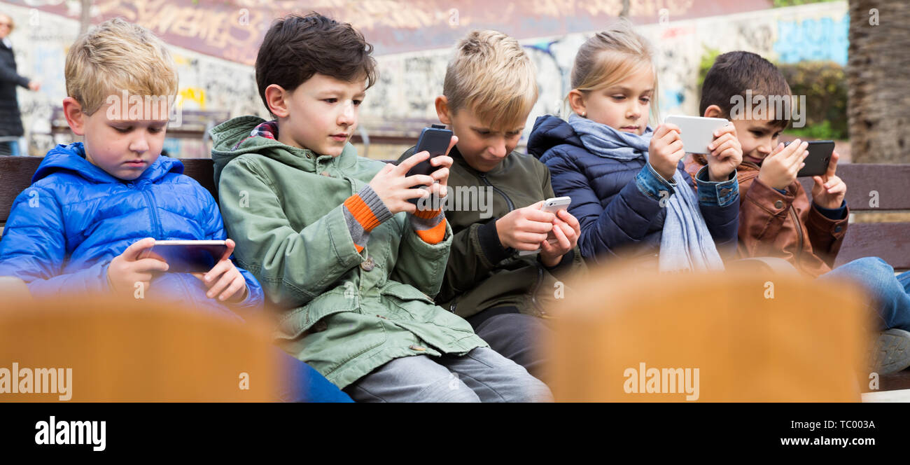 Children playing on smartphone outdoors Stock Photo - Alamy