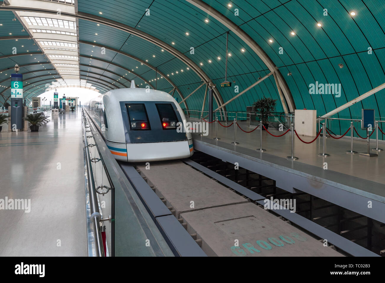 Shanghai Maglev Train Longyang Road Station Platform Stock Photo - Alamy