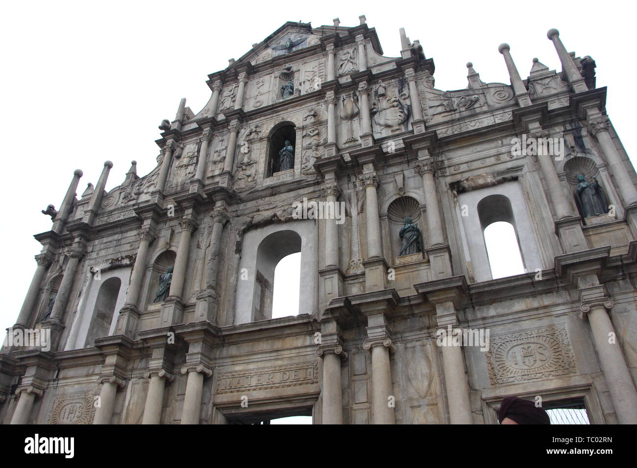 Big three bus archway hi-res stock photography and images - Alamy