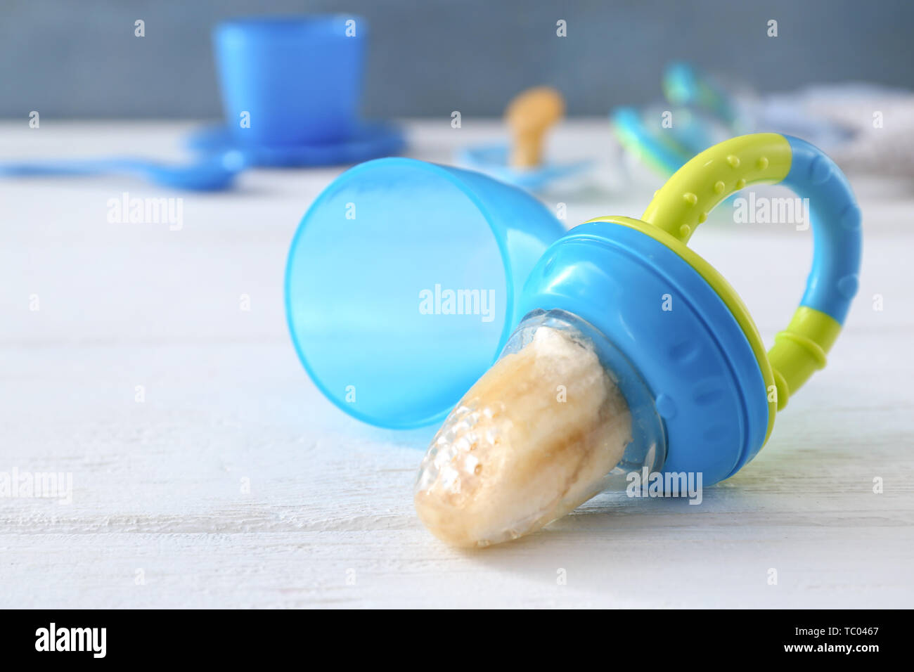 Nibbler tool hi-res stock photography and images - Alamy