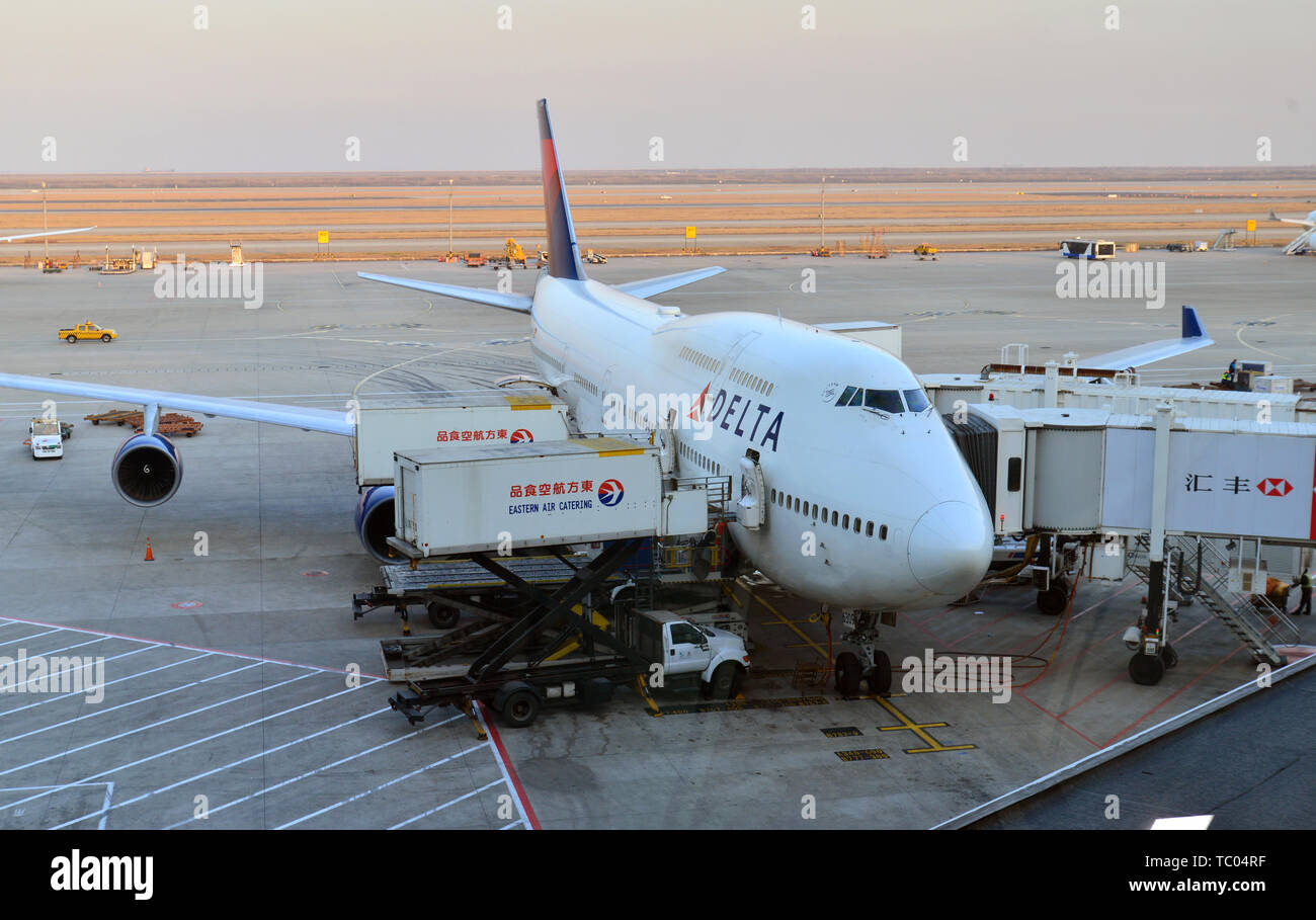 A large airliner at the airport Stock Photo - Alamy