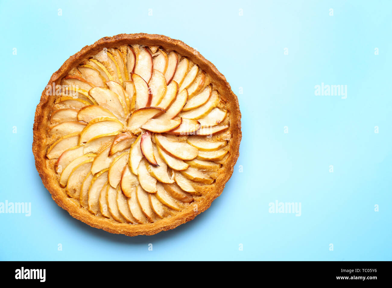 Tasty apple pie on color background Stock Photo - Alamy